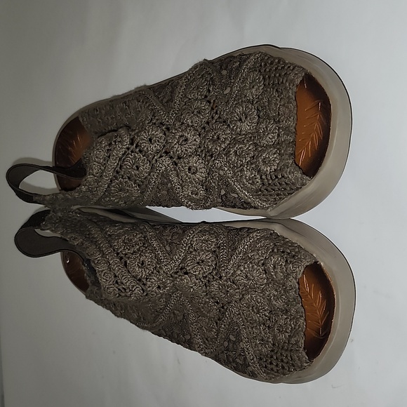 Bzees | Shoes | Bzees Size 9 Macrame Surprise Slingback Sandals Knit ...